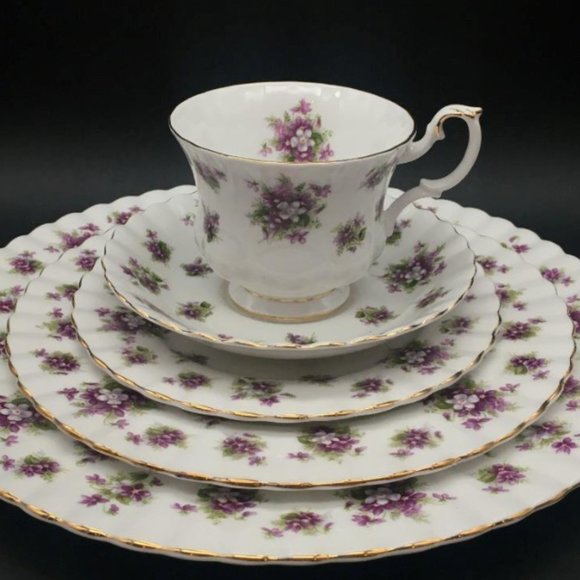 Royal Albert | Dining | Royal Albert Sweet Violet 5 Piece Place Setting | Poshmark
